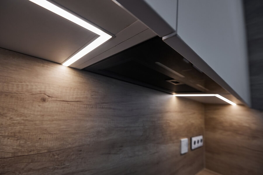 LED pásky pod kuchyňskou linku